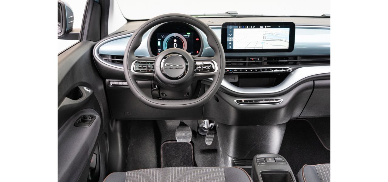 Fiat 500 BEV - Εξηλεκτρισμένα στιλάτο - Εν Κινήσει